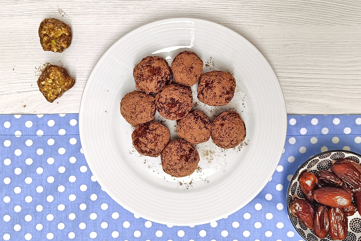 Bolitas de dátiles, frutos secos y avena - Recetas para mi bebé